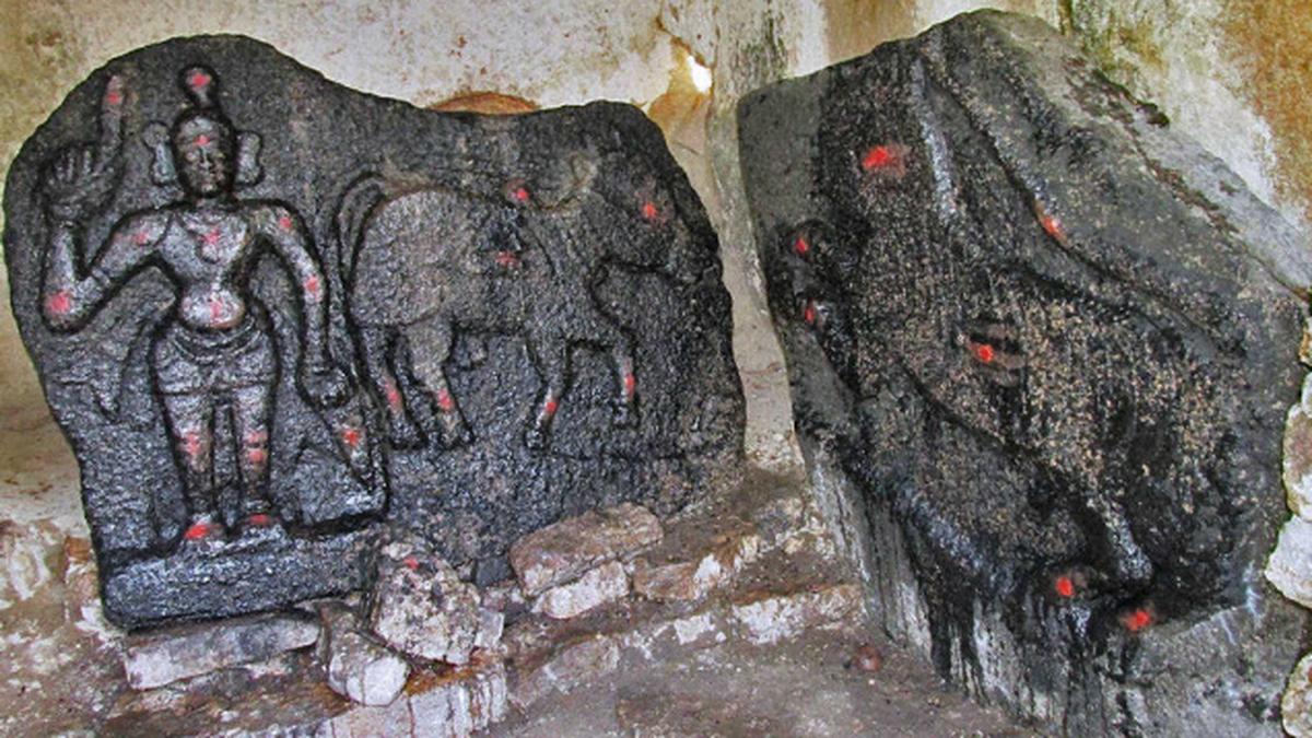 A rare 13th century hero stone found - The Hindu