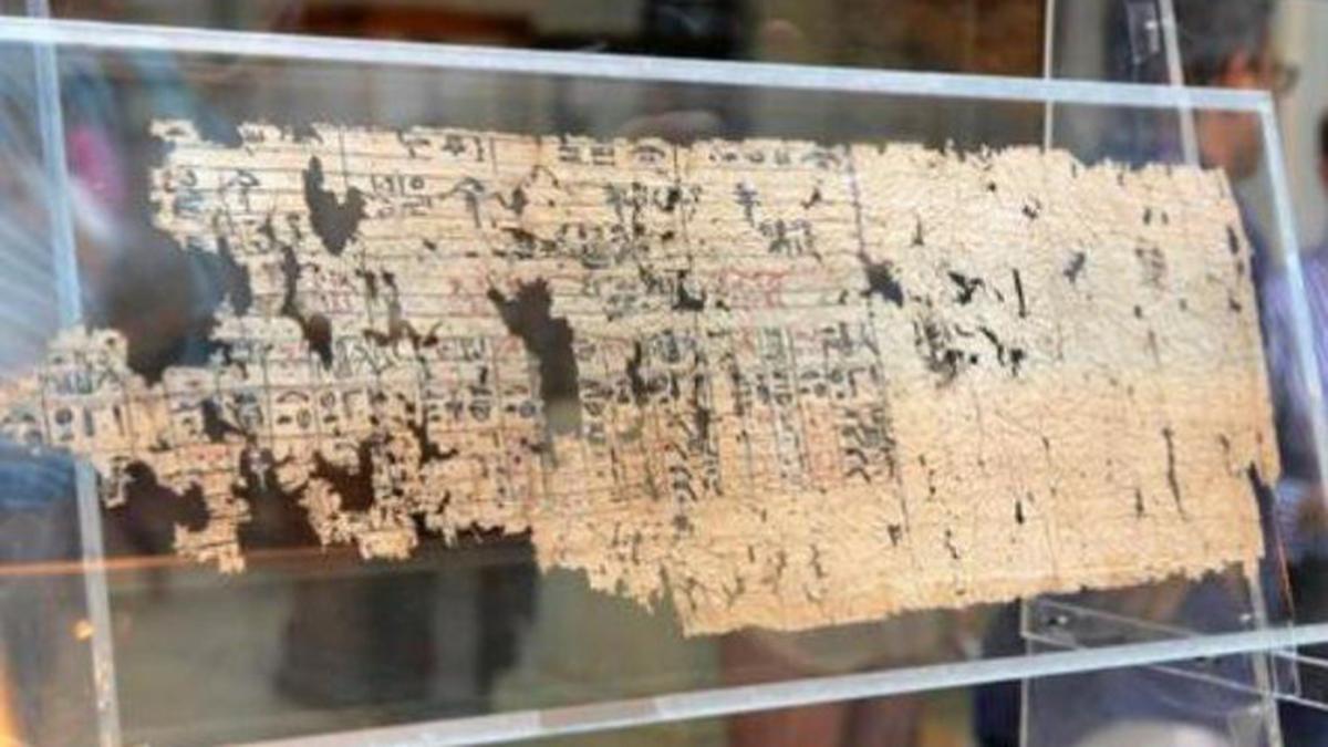 Egypt displays oldest papyruses, accounts on pyramid-builders - The Hindu