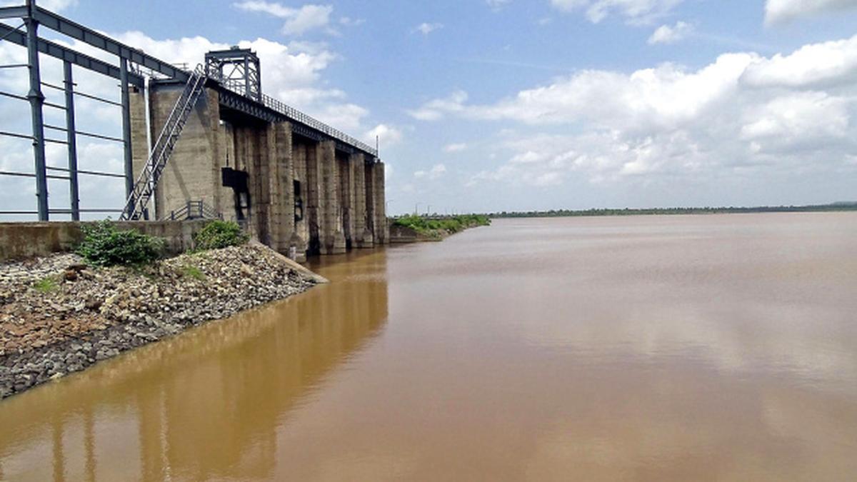 Excess silt undermining potential of irrigation projects - The Hindu