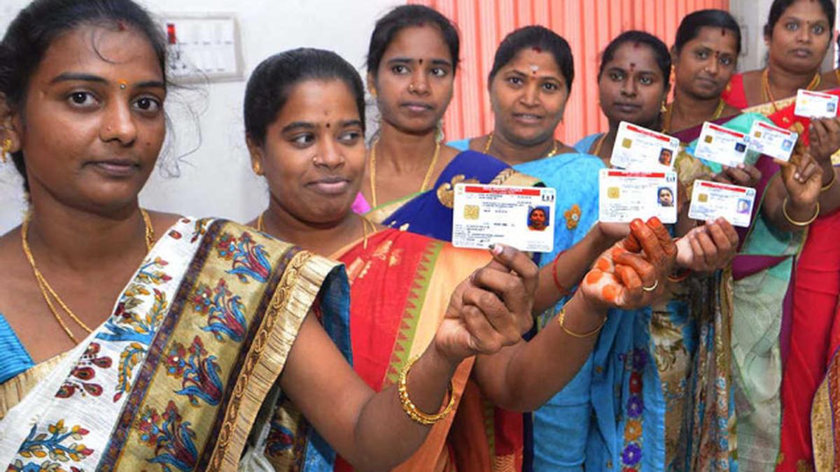Women auto drivers receive licence - The Hindu