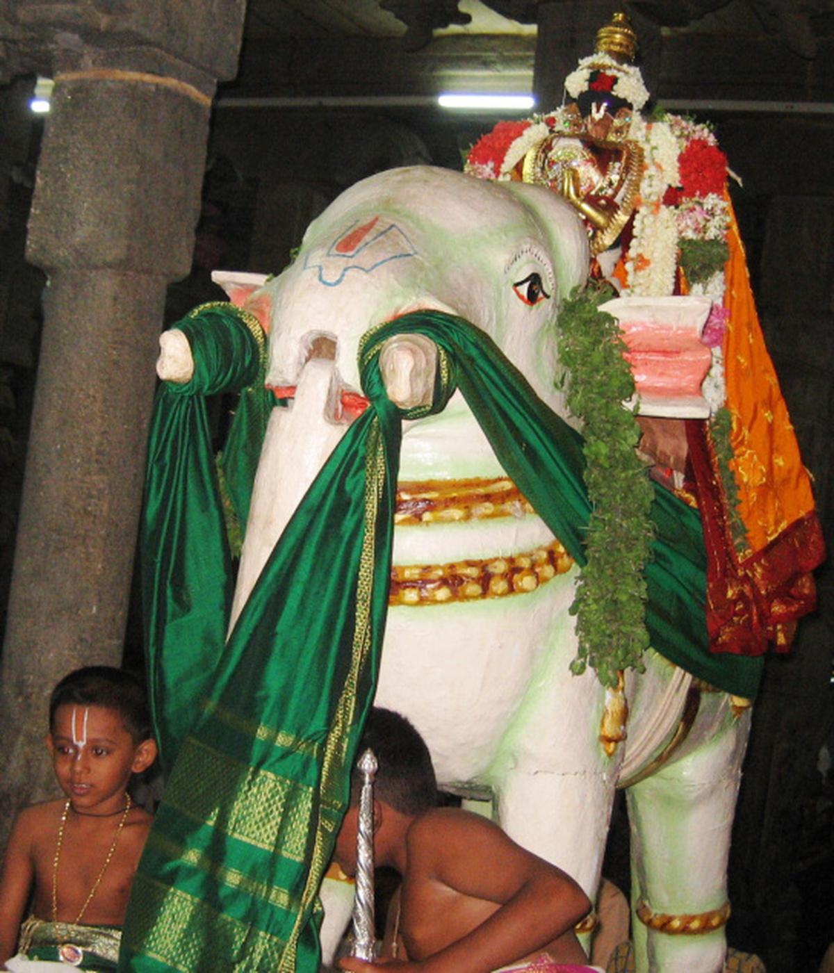 The avatara utsavam of Periyazhwar - The Hindu