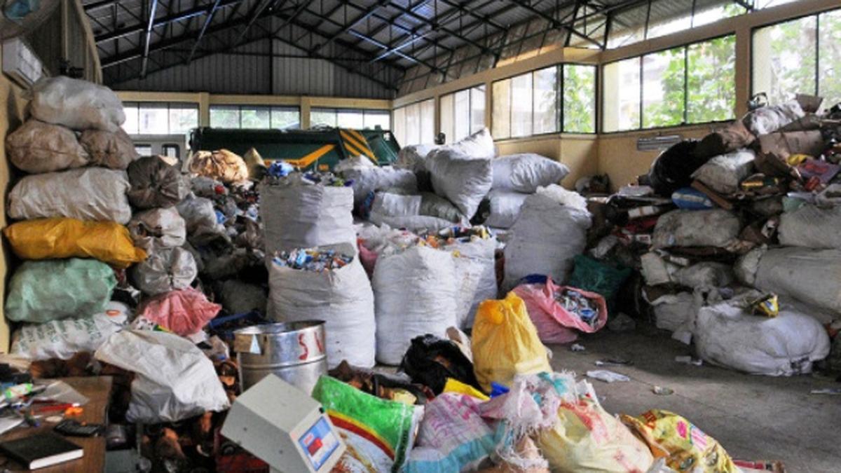 No place for Dry Waste Collection Centres in Bengaluru - The Hindu