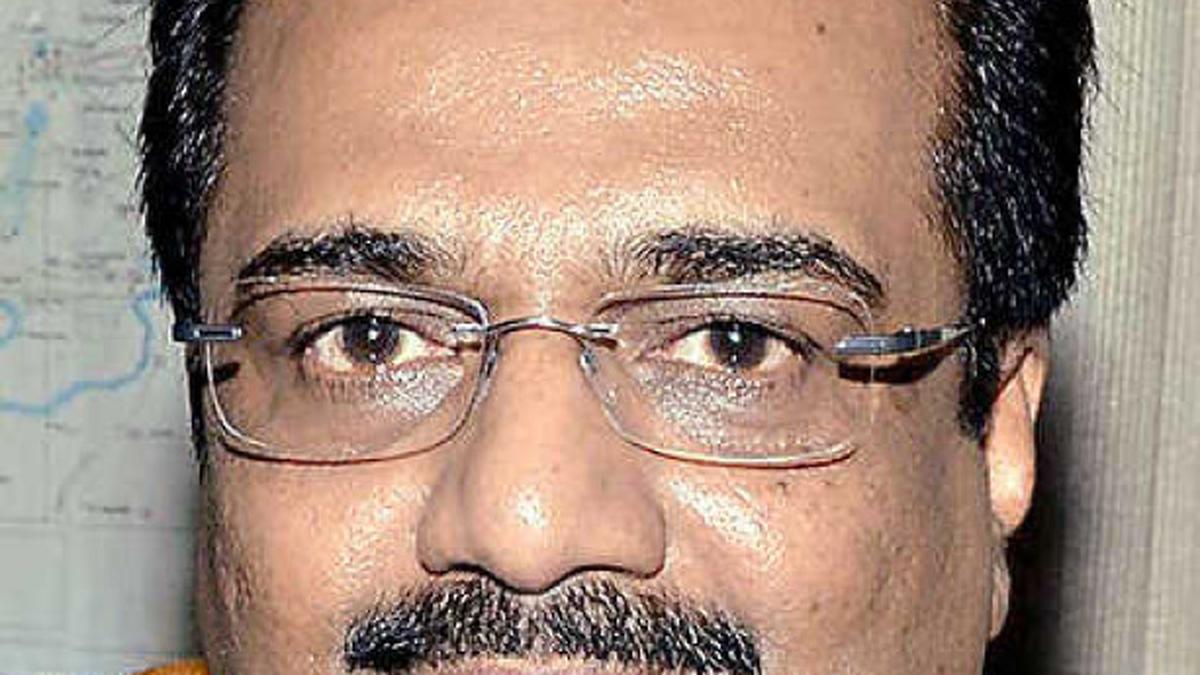 New Mandya DC assumes charge - The Hindu