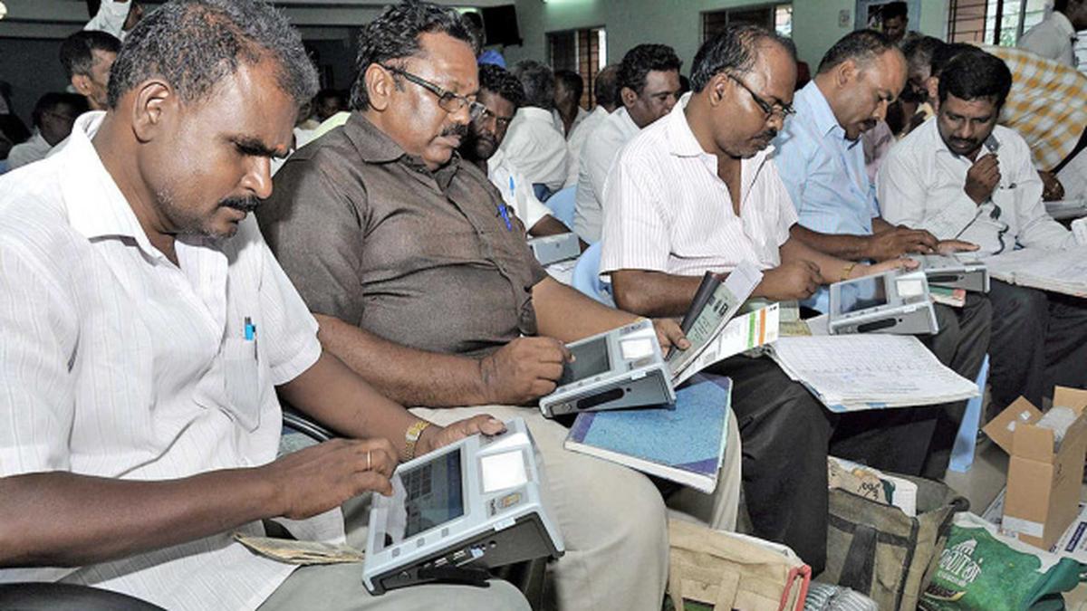 Computerisation of PDS shops begins - The Hindu