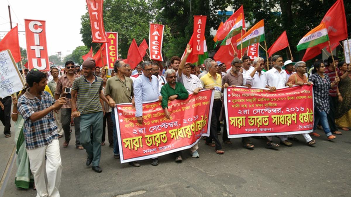 ‘Bharat Bandh’ evokes mixed response in West Bengal - The Hindu
