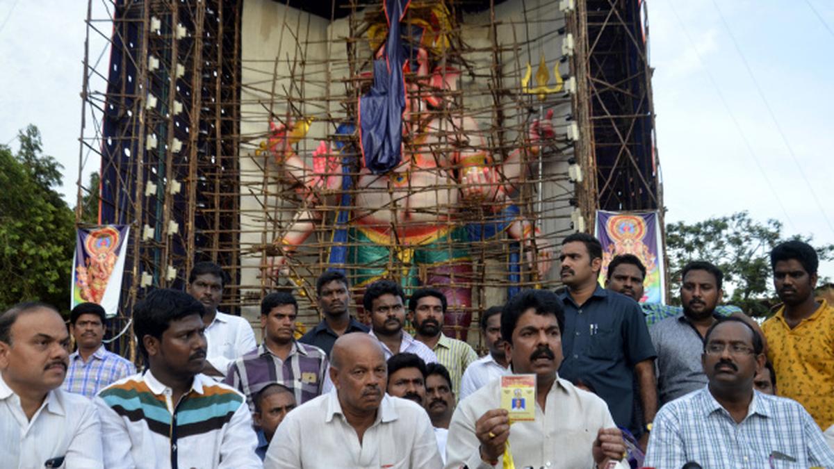 Row erupts over Doondi Ganesha panel - The Hindu