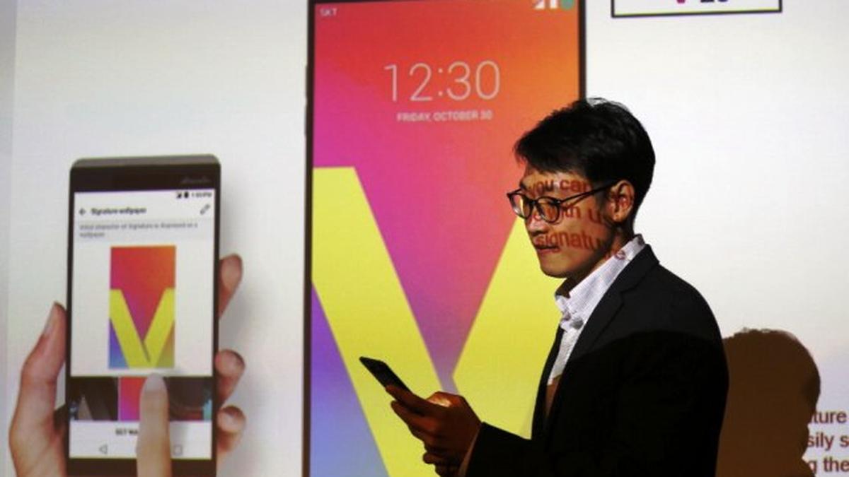 LG launches V20, the first Android 7.0 Nougat smartphone - The Hindu