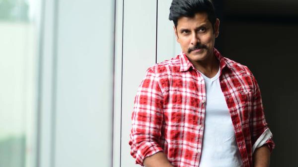 Vikram on playing ‘Love’, the arch-villain in Iru Mugan - The Hindu