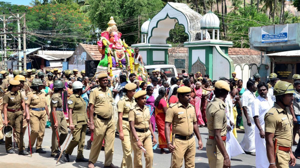 Vinayaka idol procession passes off peacefully - The Hindu