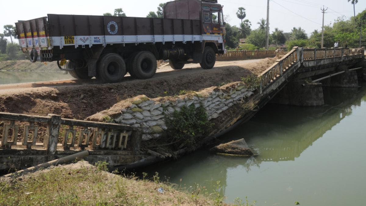 No move to build new bridge across NSP - The Hindu