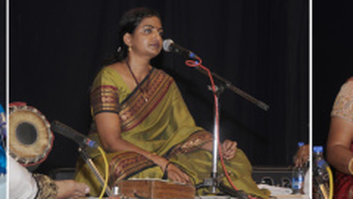 Singers pay a fitting tribute to musical trinity - The Hindu