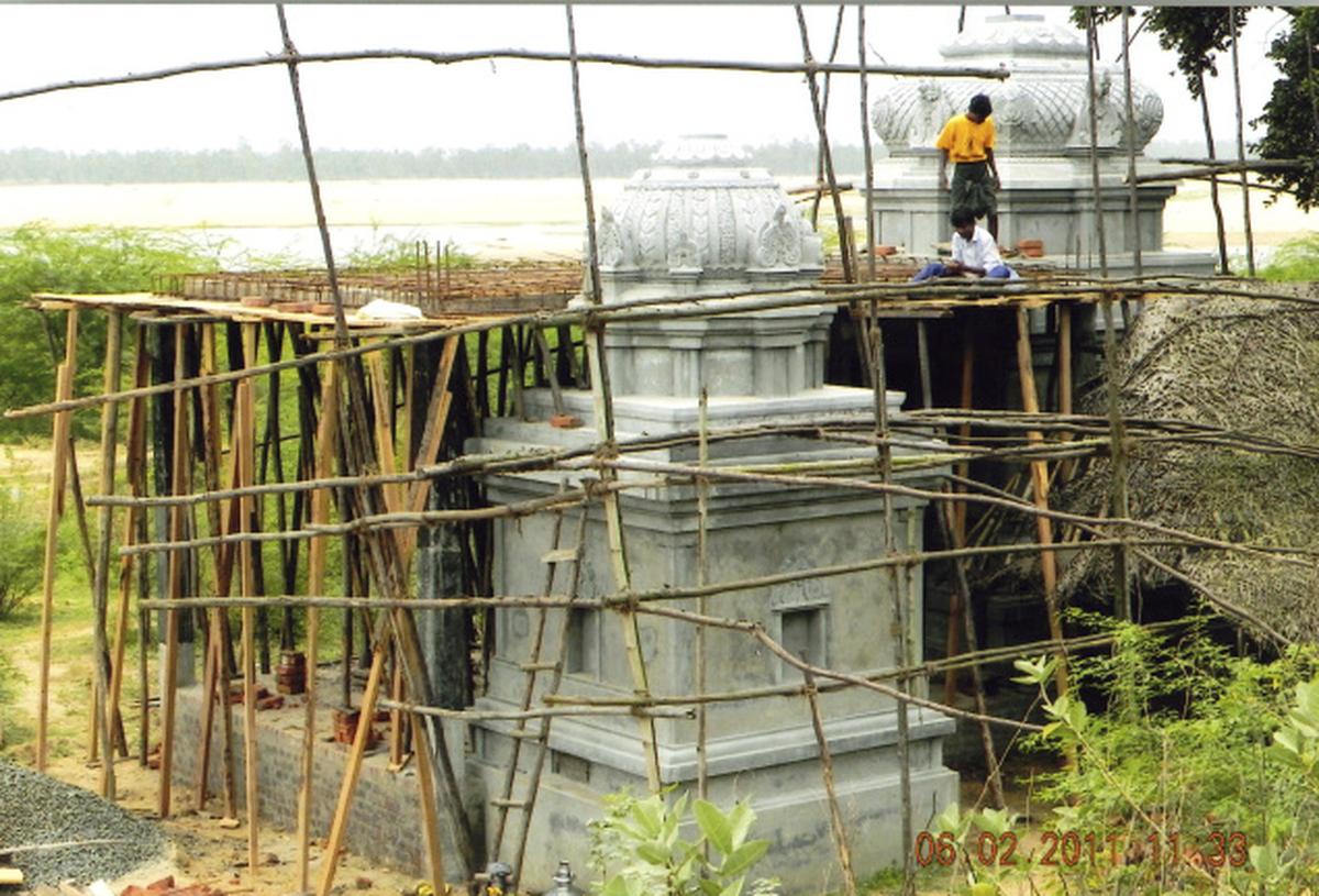 Siva linga under tree - The Hindu
