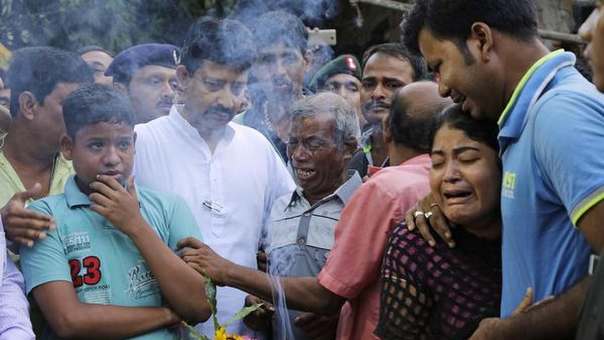 Hero’s farewell for slain jawans - The Hindu