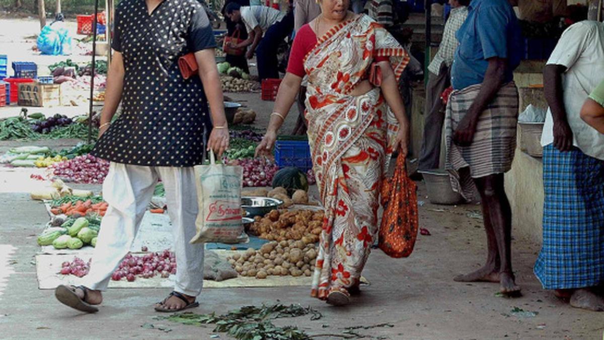 Uzhavar Sandhais find more takers - The Hindu