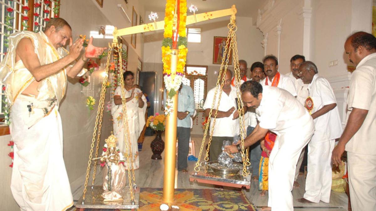 Minister inaugurates ‘Tulabharam' - The Hindu