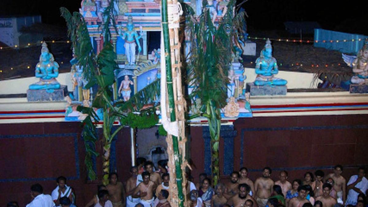 Uriyadi fest celebrated with gaiety - The Hindu