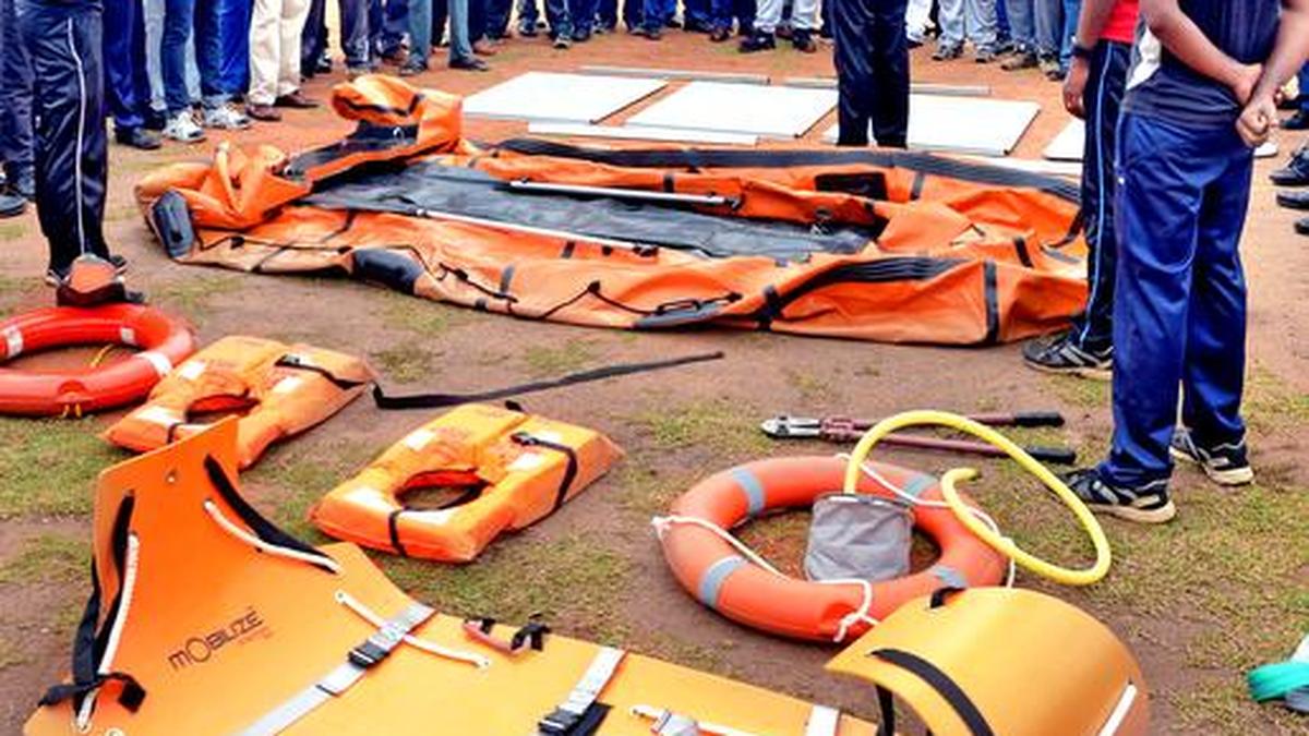 SDRF trains police personnel - The Hindu