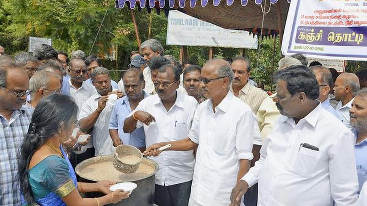 TEL employees resort to ‘kanji thotti’ protest - The Hindu