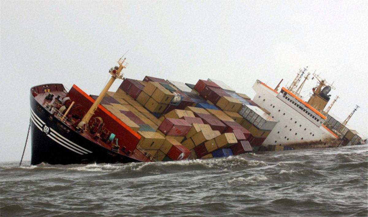 Disaster on the high seas: Mumbai oil spill - The Hindu