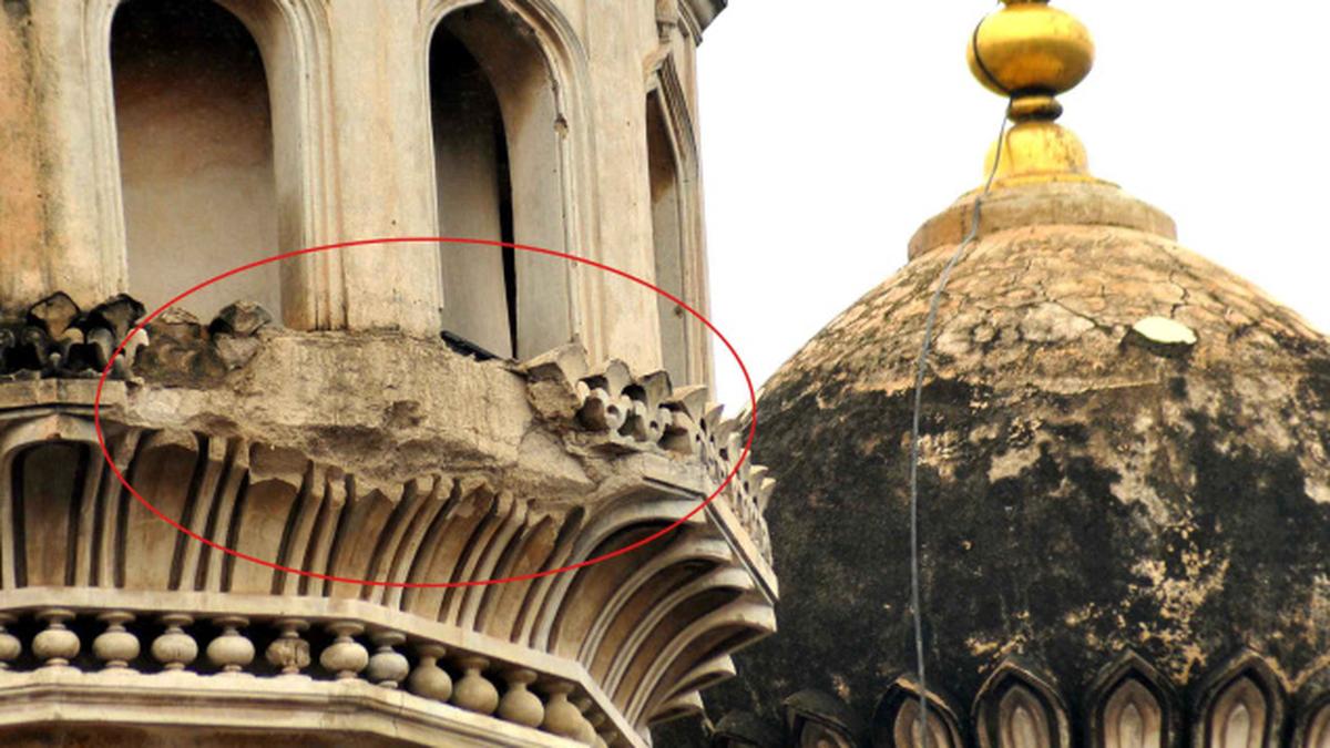 Damage to Charminar - The Hindu