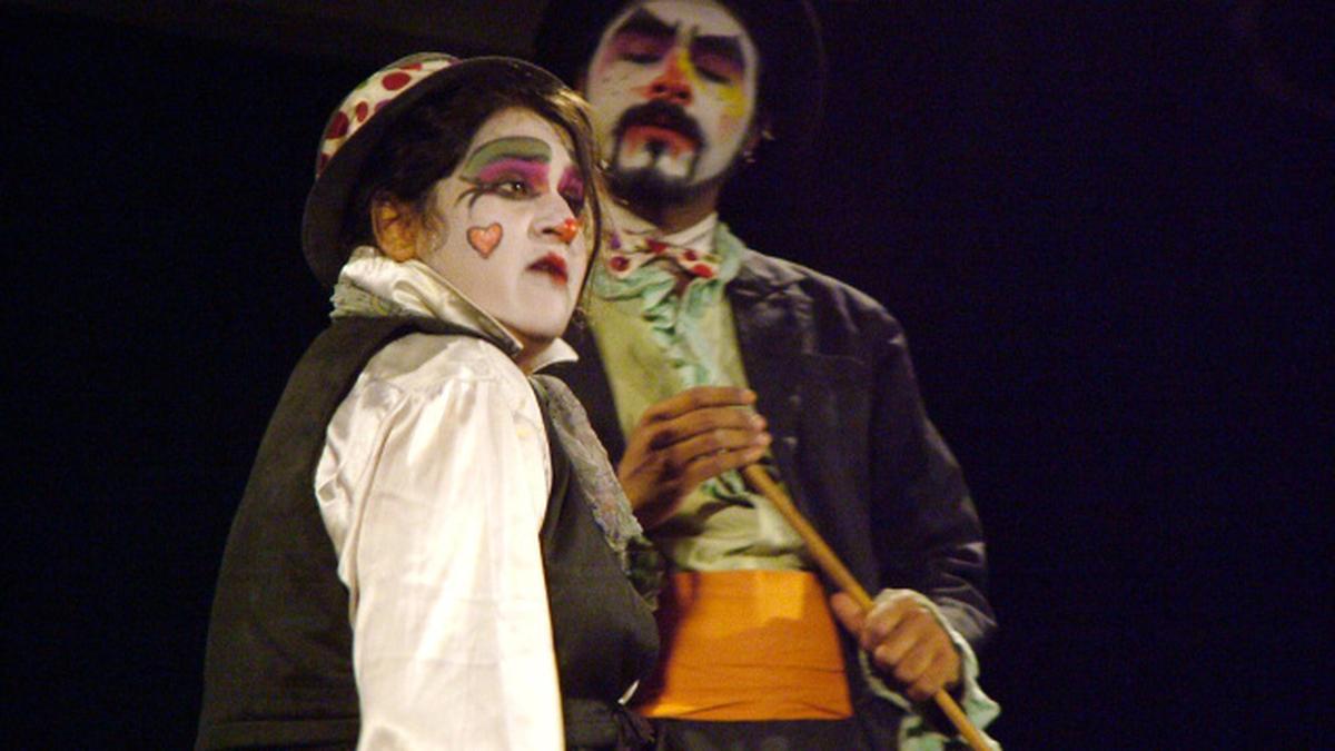 Bring on the clowns: ‘Hamlet — The Clown Prince’ - The Hindu