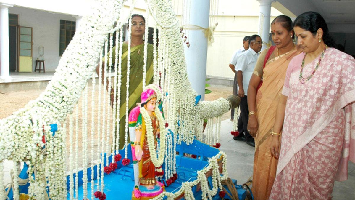 “Madurai malli symbolises ancient Tamil traditions” - The Hindu