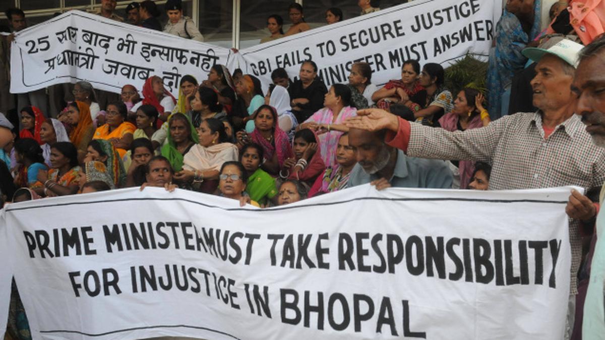 Bhopal victims demonstrate in front of MHA - The Hindu