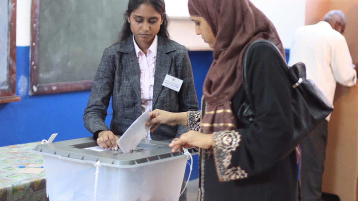 The flurries of voting day in Mauritius - The Hindu