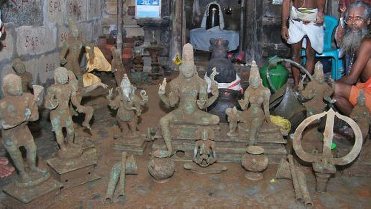 Chola period plates, icons unearthed - The Hindu