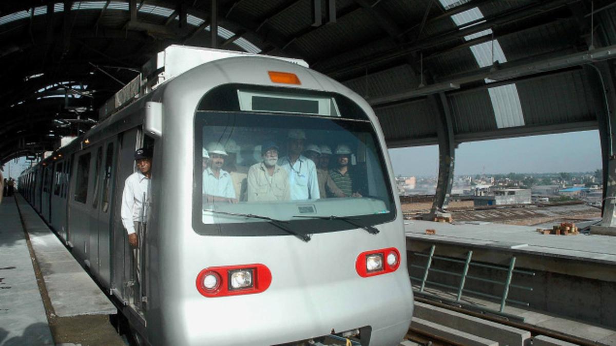 Delhi Metro receives 8 standard gauge trains for CTST-Badarpur line ...