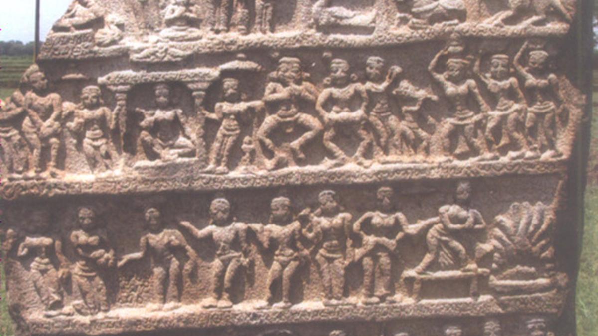 Rare discovery of sati stone in Mysore district - The Hindu