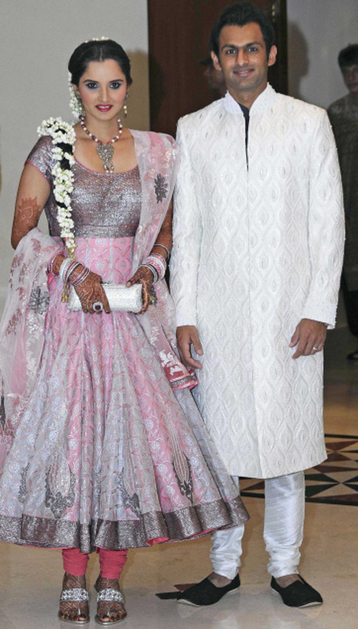 Shoaib Malik Y Ayesha Siddiqui