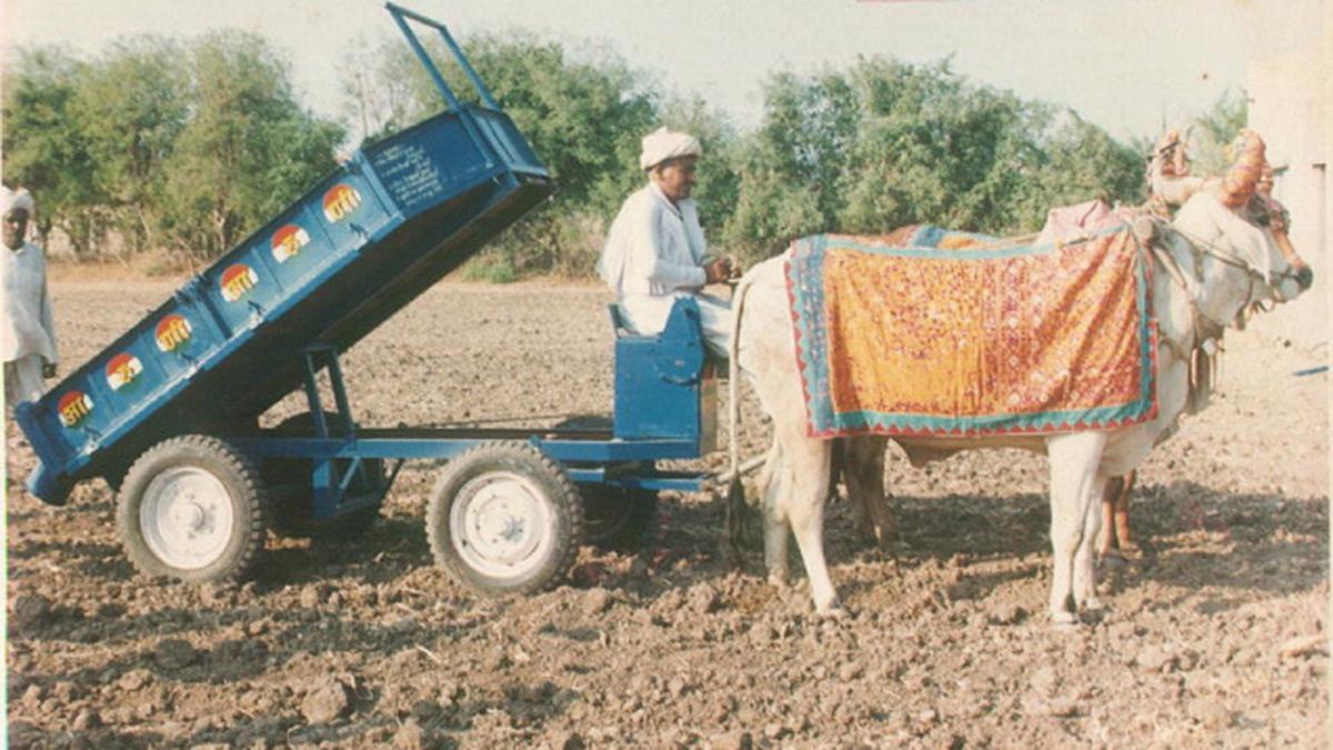 A tilting cart offers relief to animals and workers in the field - The ...