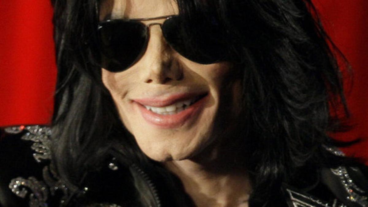 Jackson’s doctor interrupted CPR, says witness - The Hindu