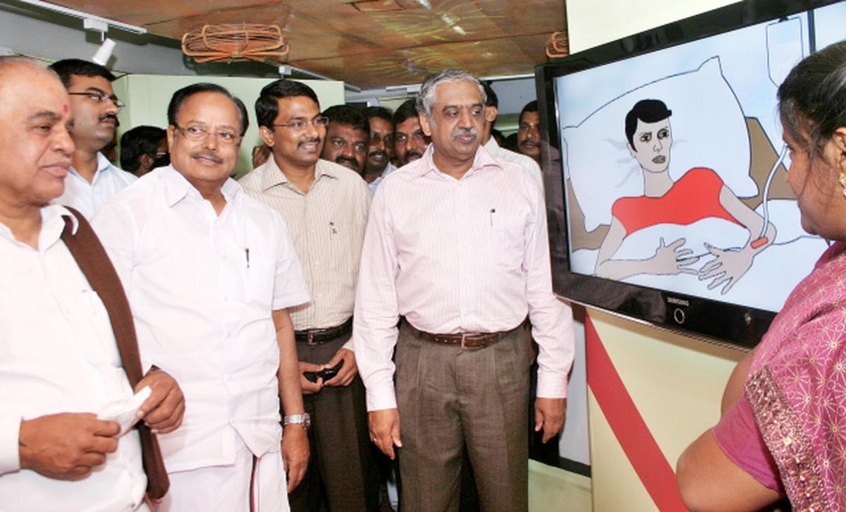 Red Ribbon Express attracts visitors at Coimbatore North - The Hindu
