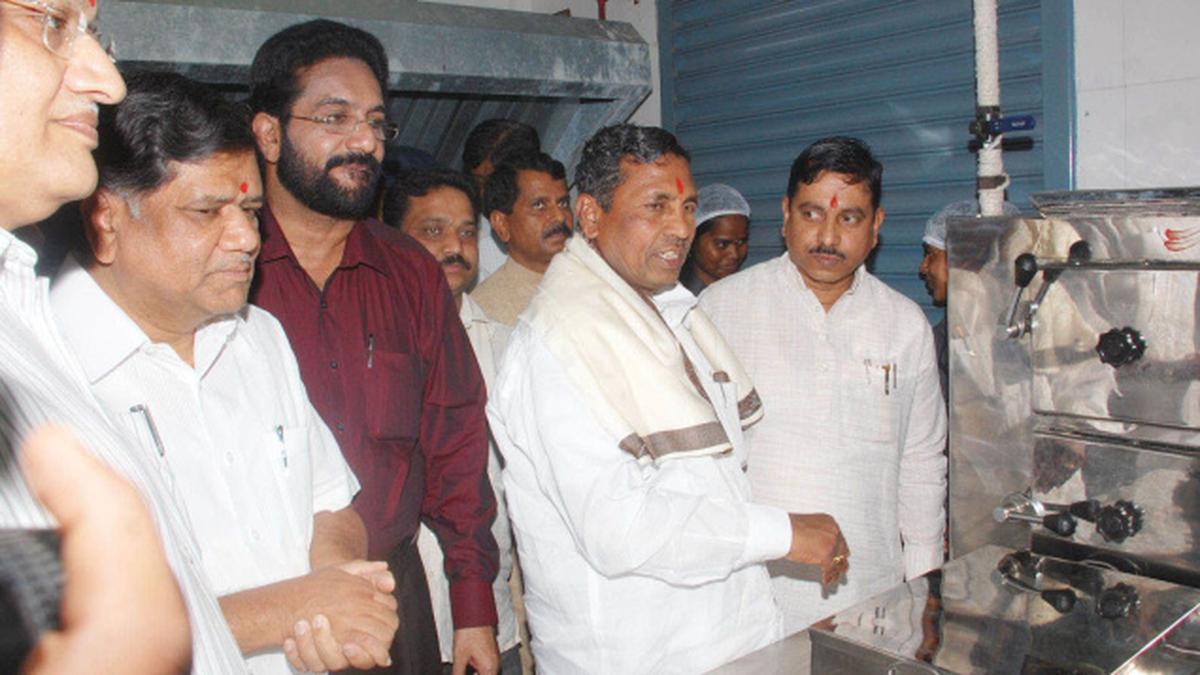 Cooking to be reduced on trains - The Hindu