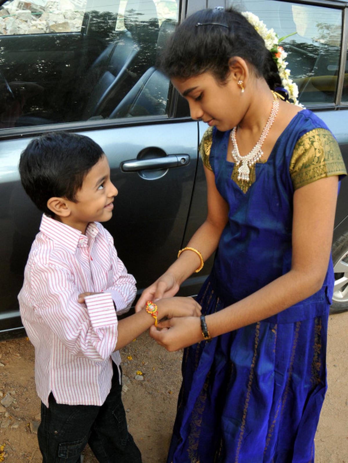 Siblings better role models than parents - The Hindu