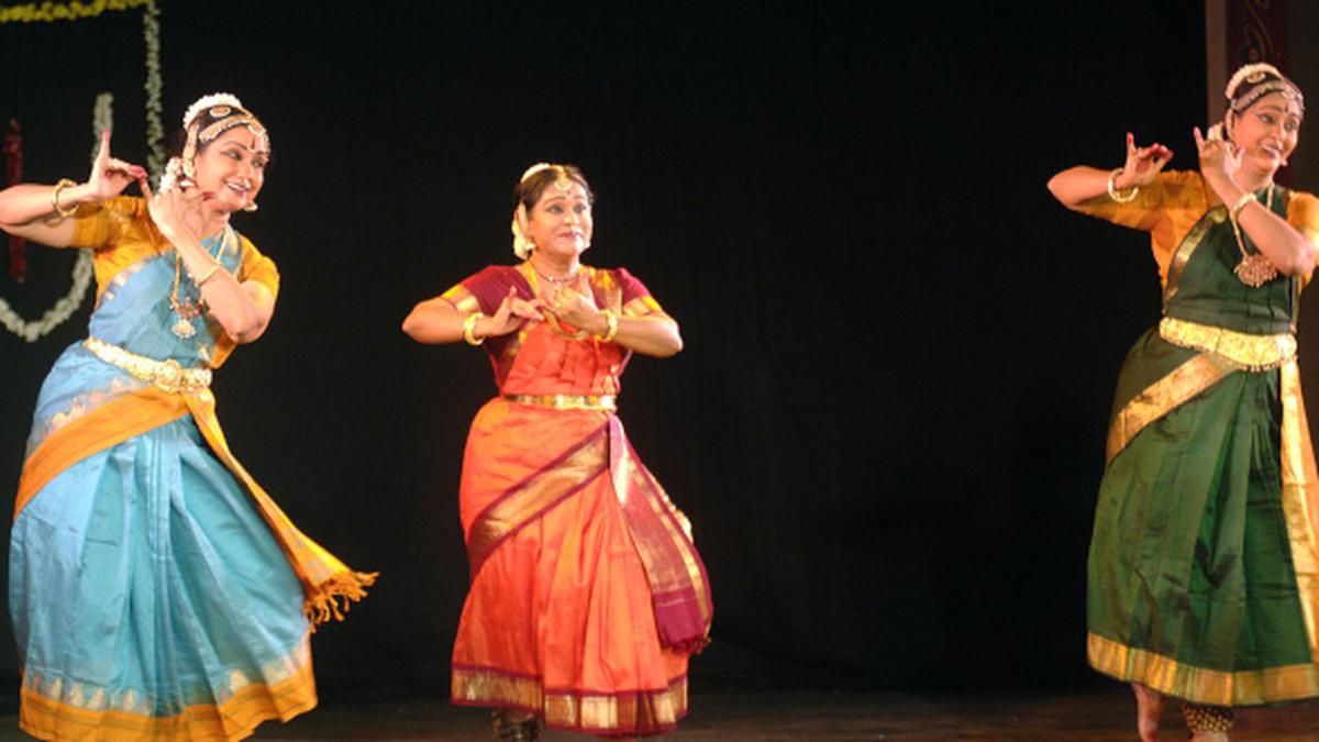 Singing paeans to a guru - The Hindu