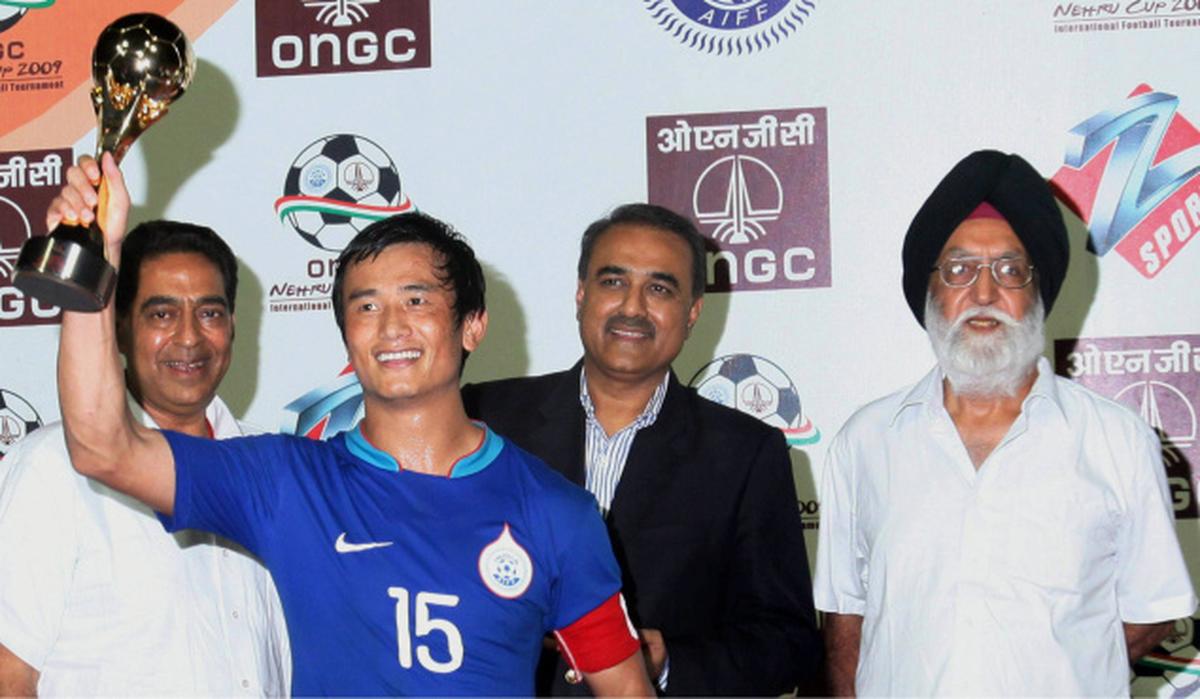 India lifts Nehru Cup - The Hindu