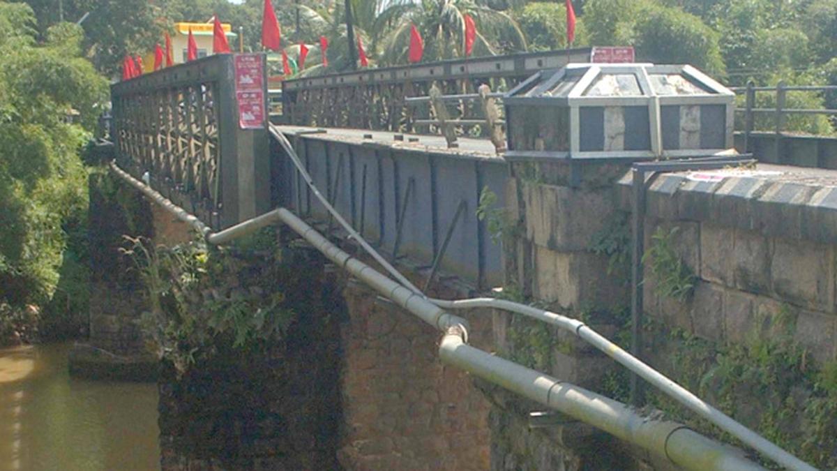 New bridge to replace old one at Vallamkulam - The Hindu