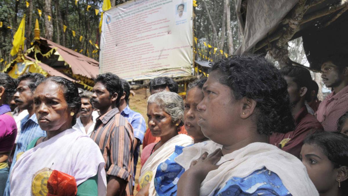 Anxious wait for vedi workers at Chengara - The Hindu