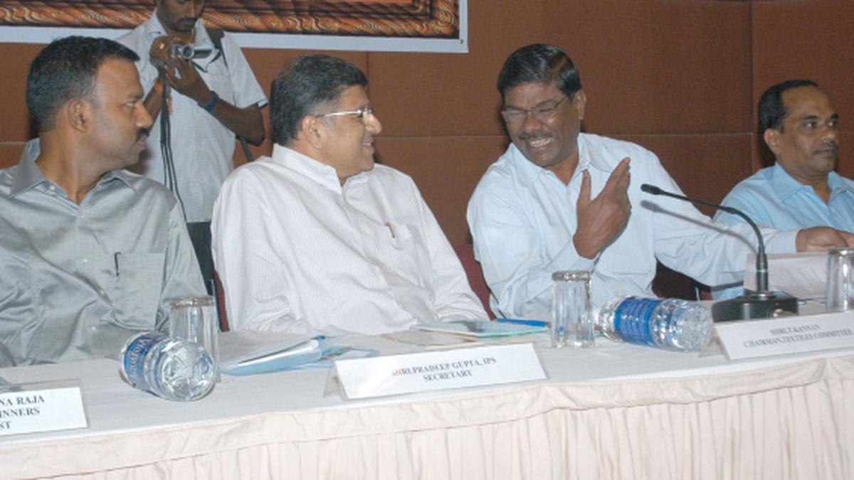 Textiles Committee chairman calls for restrictions in cotton export ...