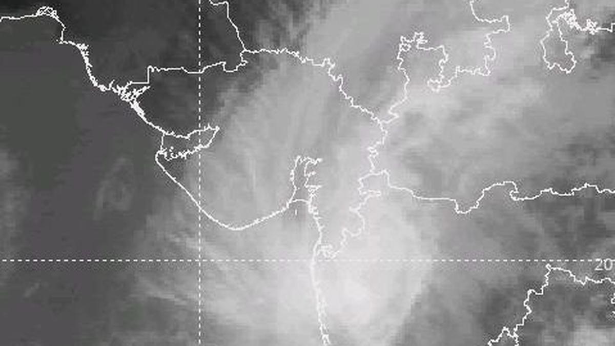 Cyclone Phyan lashes Gujarat, Maharashtra - The Hindu