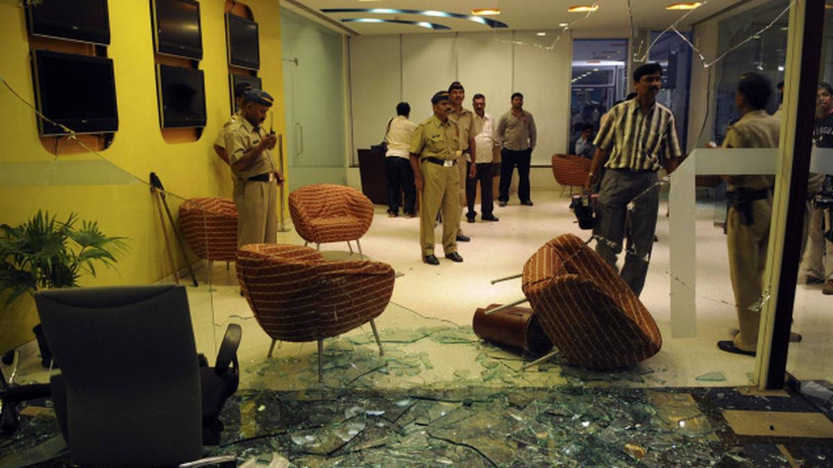 Sena activists attack IBN offices in Mumbai, Pune - The Hindu