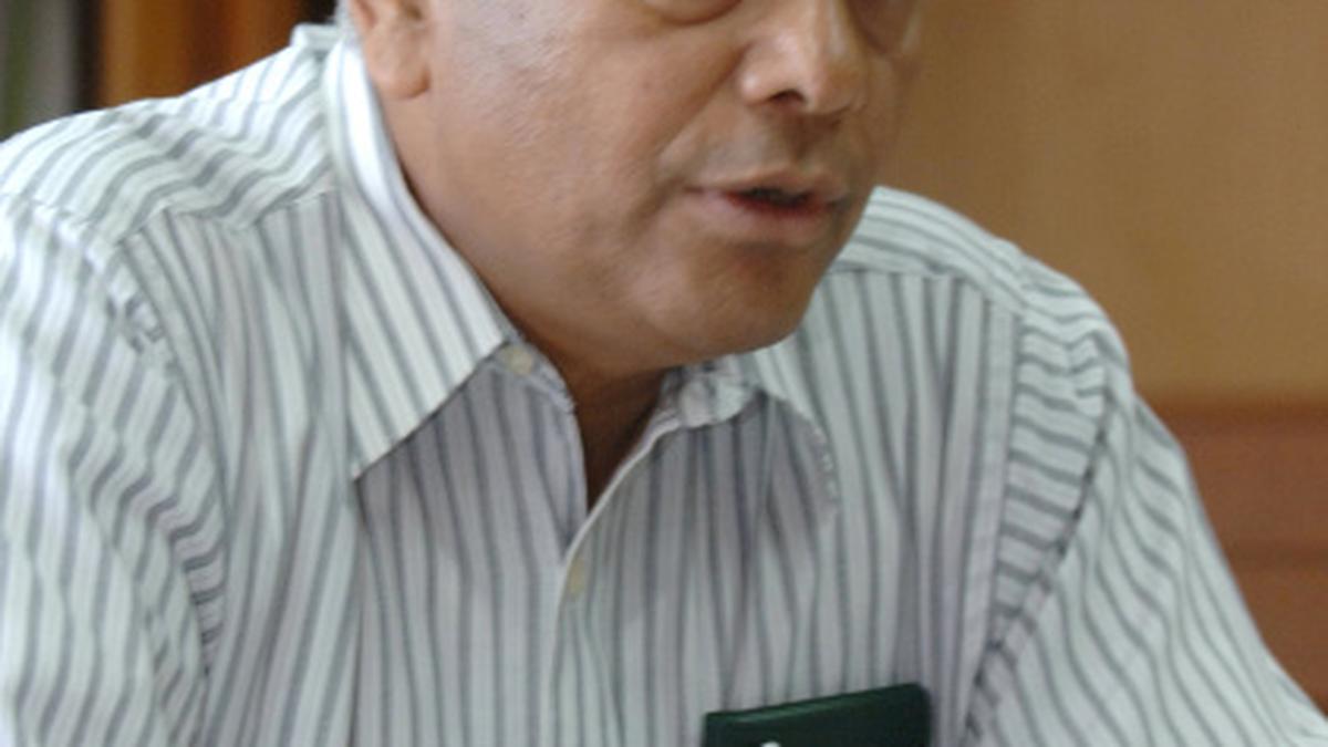 Srikumar Banerjee takes over as AEC chairman - The Hindu