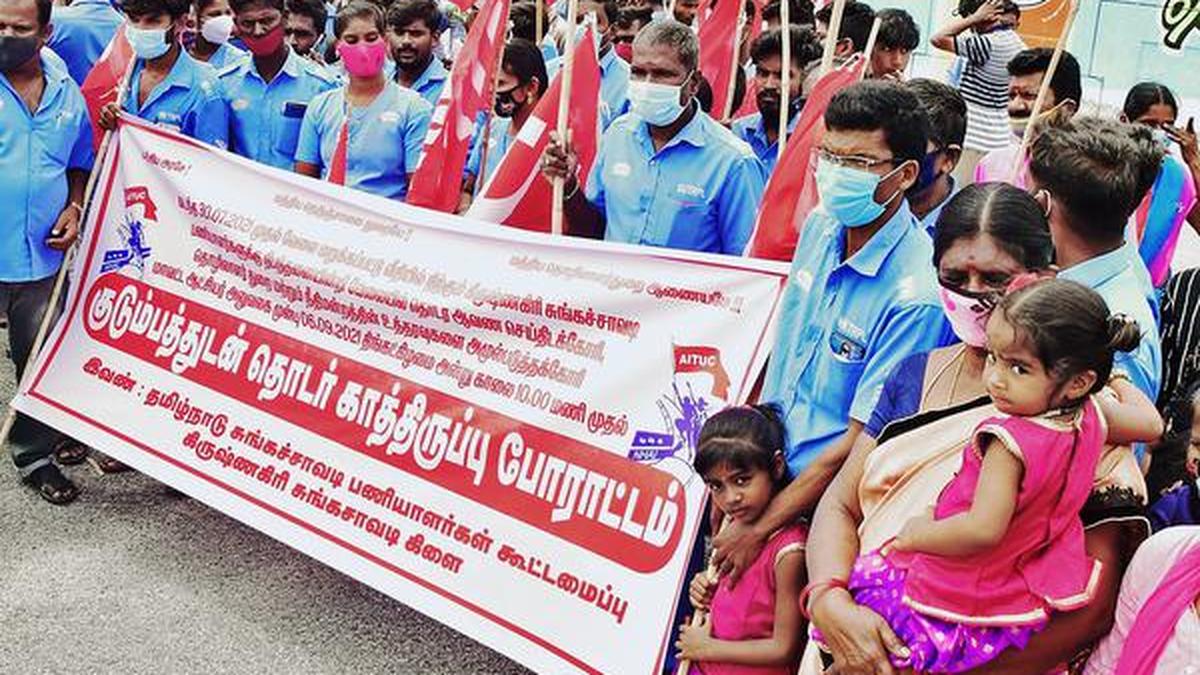 Toll plaza workers stage protest - The Hindu