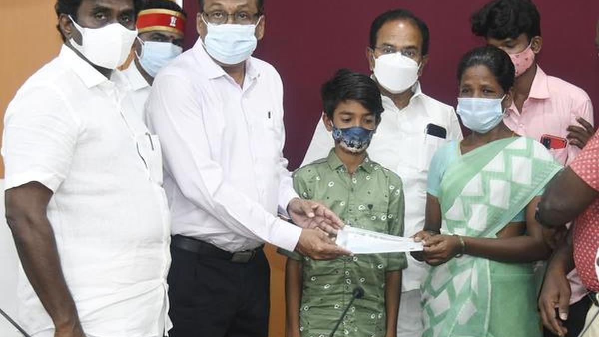 Solatium handed over to family in Salem - The Hindu