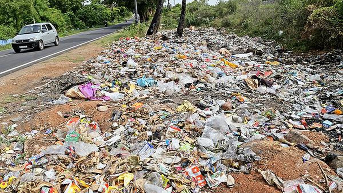 Dumping of solid waste along roadside continues - The Hindu