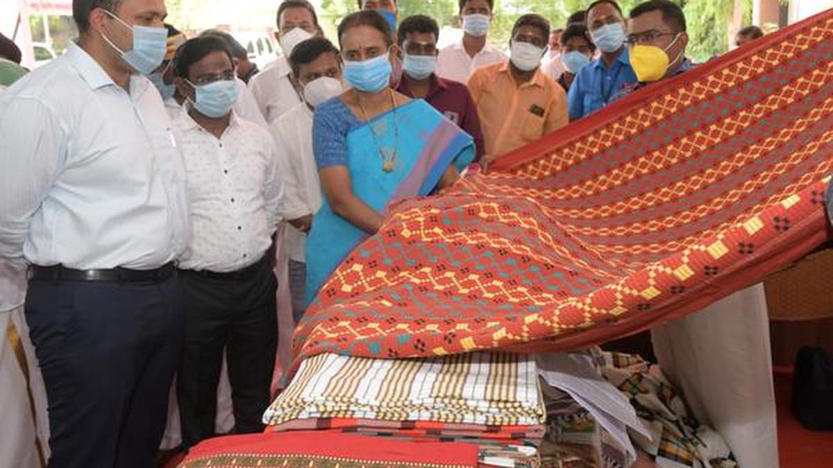 Various events mark Handloom Day celebration - The Hindu