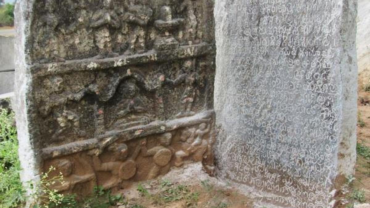 13th Century hero stones discovered at Talavadi - The Hindu